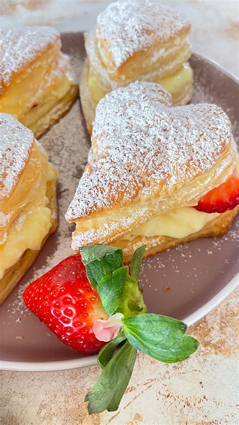 Blätterteig Herzen mit Pudding und Erdbeeren Schnell gemacht