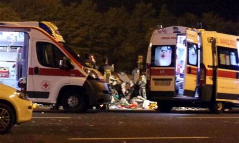Scontro Mortale In A4 Tra Due Furgoni Due Vittime E Due Feriti