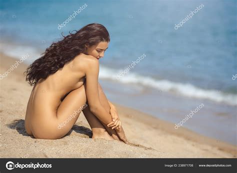 Nagie piękne kobiety na plaży nudystów Pani z nagie ciało idealne