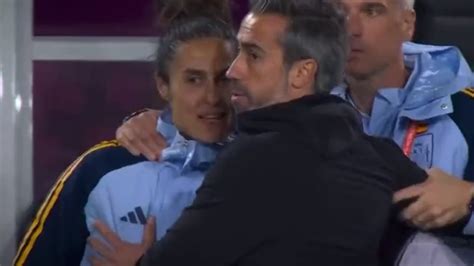 Coupe du monde féminine le sélectionneur espagnol a touché la poitrine