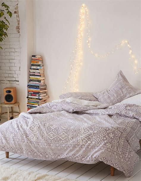 Décorez le mur au dessus de votre lit Elle Décoration