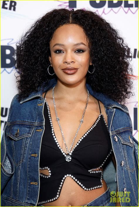 Alicia Keys Mom Son Join Her For Opening Of New Musical Hell S