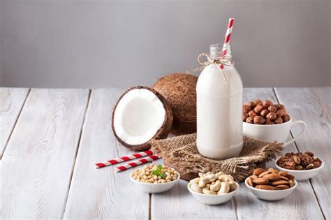 Aprende a hacer un cremoso y rápido batido de coco en pocos minutos