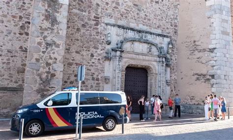 Caso Almendralejo Esc Ndalo Por Im Genes De Ni As Y J Venes Desnudas