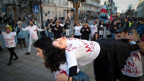 Iran Sparisce Davvero La Polizia Morale Vanity Fair Italia