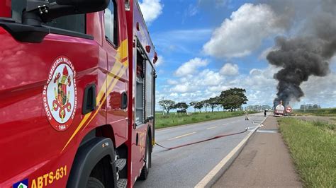 Carreta carregada etanol pega fogo na BR 163 em Sorriso Só Notícias