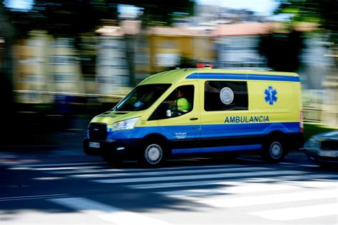 Una persona resulta herida tras la colisión entre dos coches en