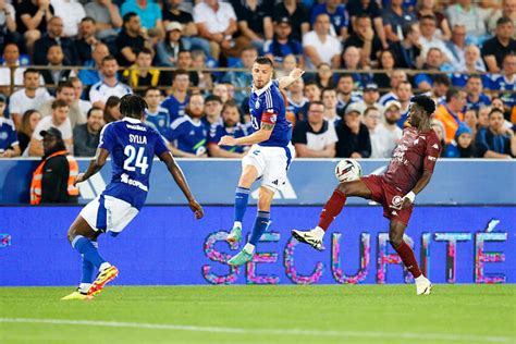 Mercato Strasbourg Le RCSA va se débarrasser de l un de ses défenseurs