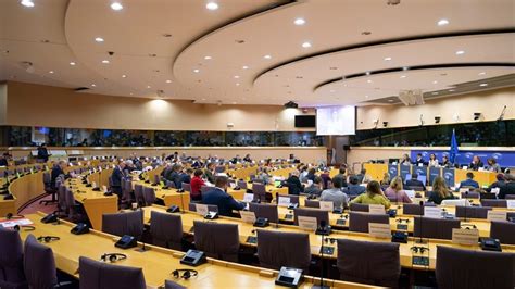 Les auditions des commissaires européens et le sommet de Budapest sont