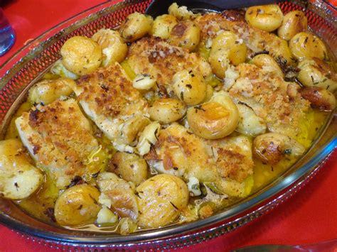 Prato Caseiro Bacalhau Assado Broa Batatas A Murro E Grelos Salteados