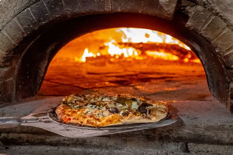 Pizza Au Feu De Bois Gourdon La Dolce Vita