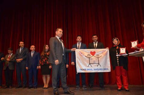 CEYHAN DA 27 OKULA BEYAZ BAYRAK 29 OKULA BESLENME DOSTU OKUL SERTİFİKA