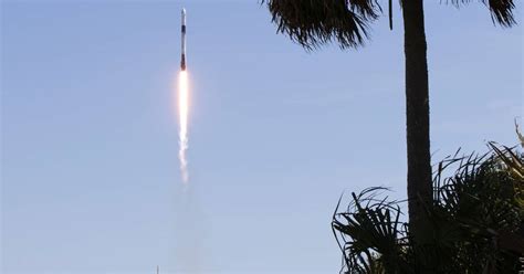 En direct Une fusée de SpaceX emmène pour la première fois une Russe