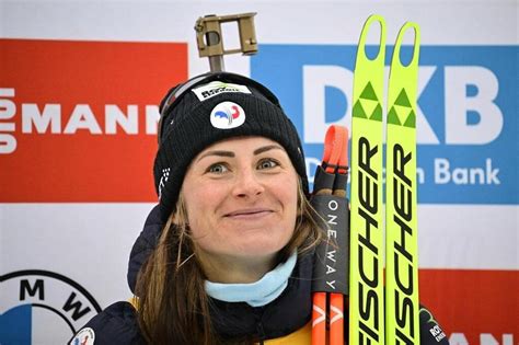 Biathlon La Française Justine Braisaz Bouchet écrit lhistoire avec un