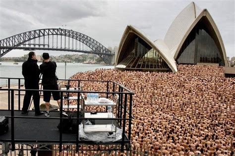 Hàng nghìn người khỏa thân chụp ảnh trên cầu tại Australia Địa điểm