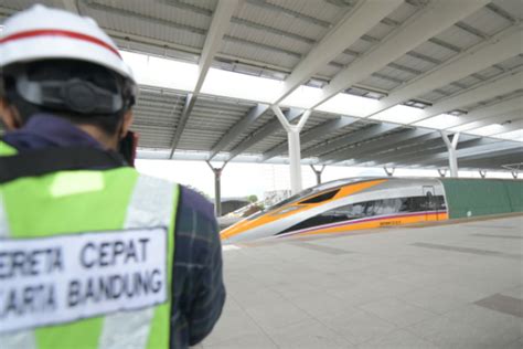 Presiden Serahkan Nama Kereta Cepat Jakarta Bandung Ke Warga Jabar