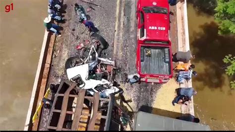 Vídeo Drone mostra estrago causado por colisão entre duas carretas na