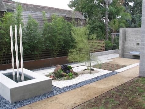 Gravier décoratif et galets pour enjoliver votre jardin 30 idées
