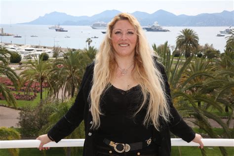 L Incroyable Transformation de Loana est à couper le souffle