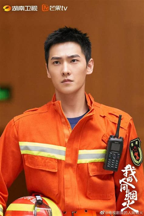 Dương Dương ngày càng lụi bại bị bạn trai Địch Lệ Nhiệt Ba công khai