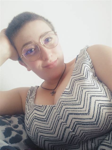TW Pornstars Mathilde Dior Twitter Bonjour Tout Le Monde Je Vous