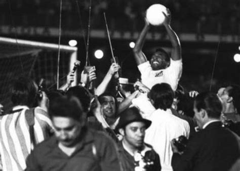 Lula sanciona lei que institui o Dia do Rei Pelé celebrado na data do