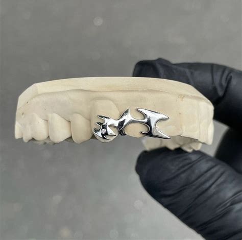 Pin By Essence On Teeth Jewelry Funky Jewelry Grills Teeth
