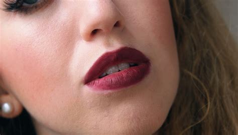 REVIEW MAC BURGUNDY LIPLINER DIVA LIPSTICK Lily Like