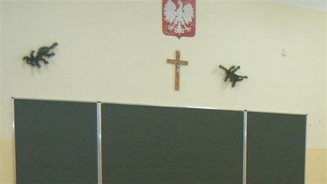Ten Sonda Nie Pozostawia W Tpliwo Ci Polacy Nie Chc Ju Religii W