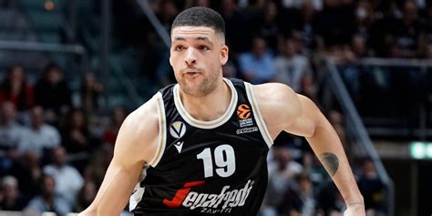 Eurolega Lundberg Non Basta L Efes Batte La Virtus Bologna