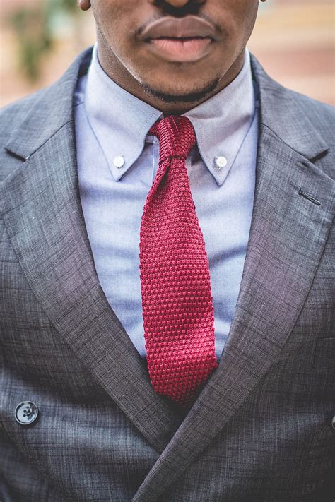 Venta Camisa Gris Con Corbata Roja En Stock