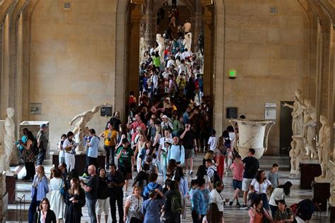 Cumple 230 años el Louvre el museo más famoso del mundo