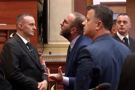 Tensione në Kuvendin e Shqipërisë KosovaPress
