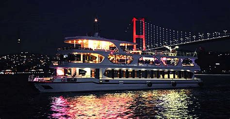 Istanbul Bosporus Dinner Kreuzfahrt mit Getränken und türkischer Show
