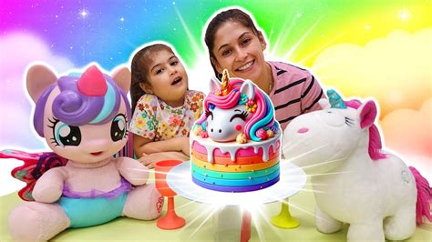 Çocuk videoları Ayşe ve Defne Unicorn için doğum günü pastası yapıyor