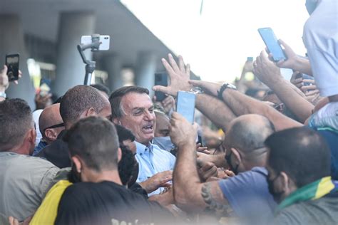 A Gazeta Apoiadores Recebem Bolsonaro No ES Aos Gritos De Mito E