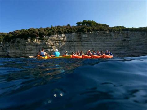 Pula Excursión guiada en kayak por las cuevas marinas y los