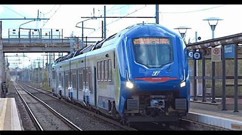 Treni In Transito In Sicilia Nelle Stazioni Ferroviarie Di Palermo