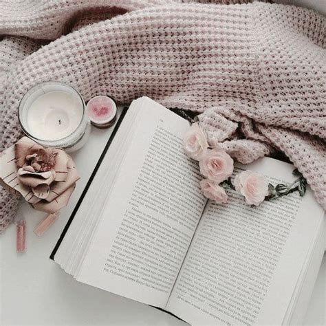 Pin by 𝕄𝐚𝐫𝐢𝐤𝐚 𝕂𝐚𝐭𝐞 on 𝑩𝒐𝒐𝒌 𝑭𝒍𝒐𝒘𝒆𝒓 Book photography Vintage
