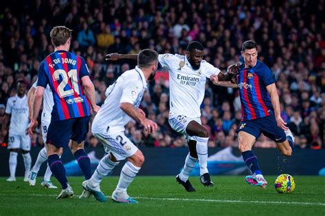 El Clasico Barcelona rzutem na taśmę pokonuje Real Madryt wideo