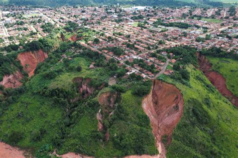 Buriticupu Erosão pode engolir 220 casas em cidade do MA 28 03 2023
