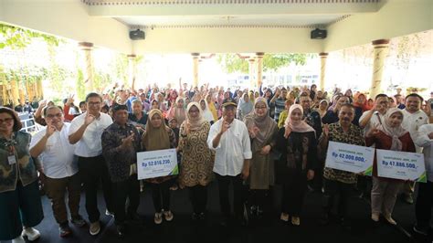 Angka Kemiskinan Ekstrem Di Banyuwangi Sisa 0 43 Menko PMK Beri