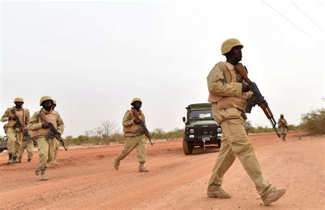 Terrorisme Burkina Faso Des Massacres Font Une Cinquantaine De Morts