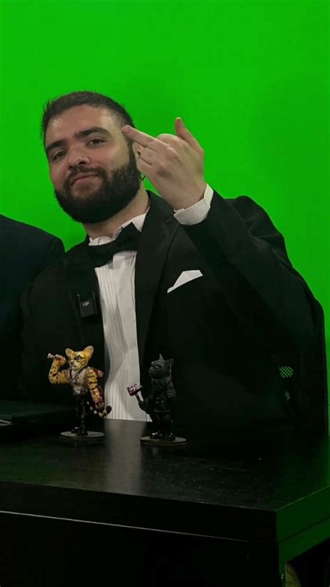 Tiago Santineli em 2024 Inspiração de desenho Famosos Desenho