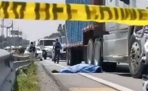 Puebla on Twitter Motociclistas intentó rebasar a un tráiler y