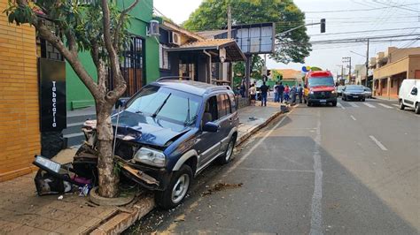 Abordagem Notícias Motorista perde o controle da direção atinge