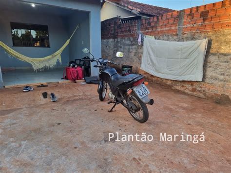 Homem é morto pela esposa 8 facadas após ser flagrado falando a