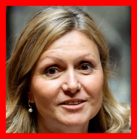 Encore Fallait Il Que Je Le Susse On Twitter Carrie Au Bal Du