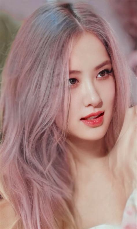 Pin de 𝘊𝘭𝘢𝘳𝘢 em 로제 Cabelo lindo Rosto de mulher Blackpink