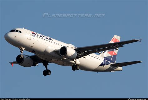 PR MHG LATAM Airlines Brasil Airbus A320 214 Photo by Antônio Carlos